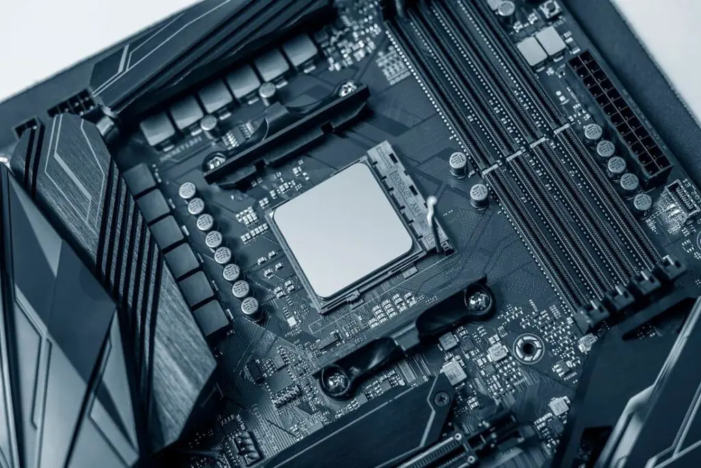 What are the differences between a Desktop CPU and a server CPU?