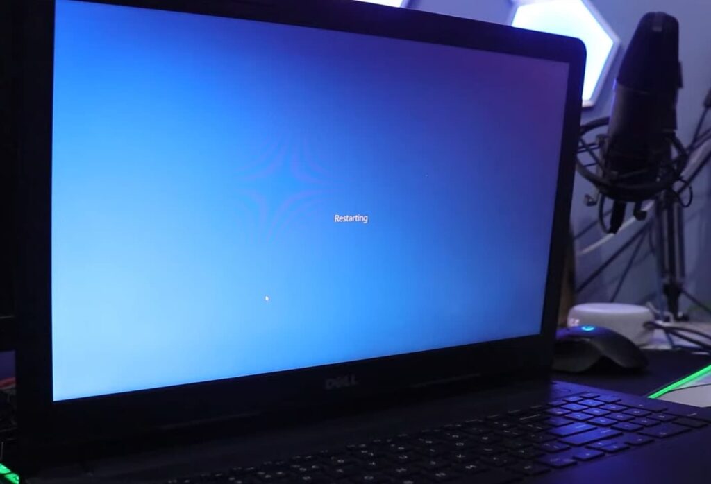 Windows 11 Laptop Stuck on Restarting screen? 7 solutions to apply