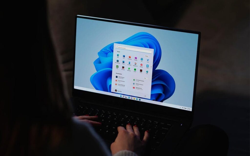 How to Buy a Windows 11 License for Your PC/Laptop in 2025